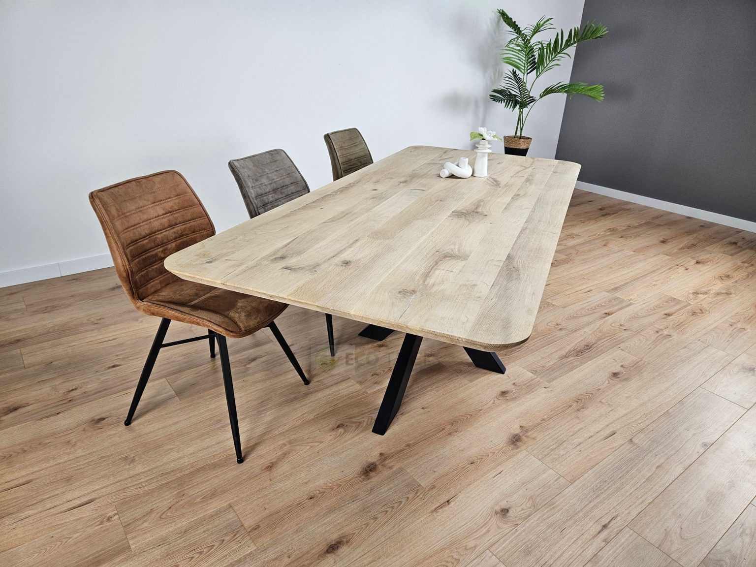 Eiken tafel met afgeronde hoeken met smalle matrixpoot - Eco tafels
